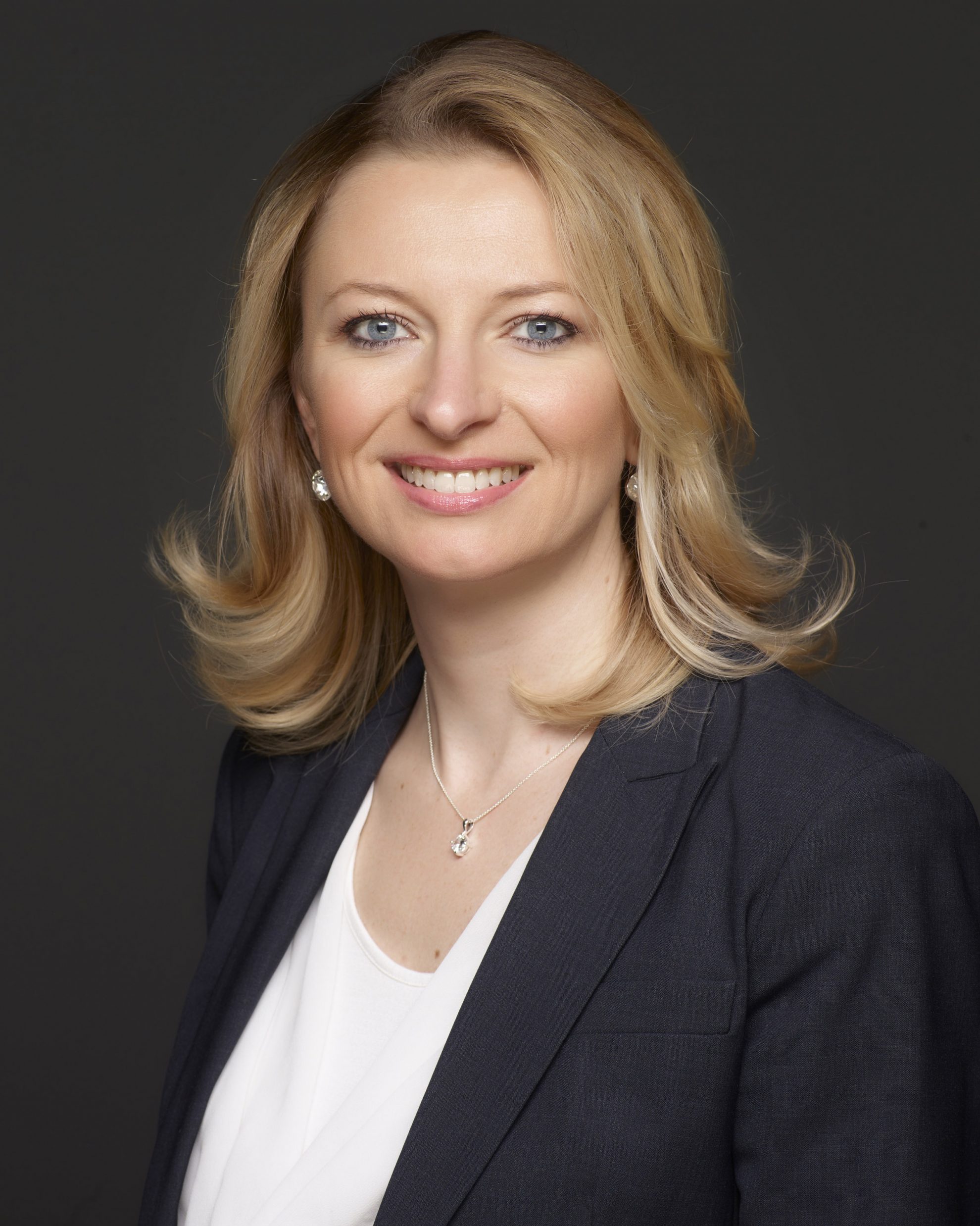 Kataryna Lyson DeLisle (BSJ01) – Medill Magazine